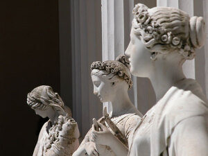 Muze – Nova Akropola